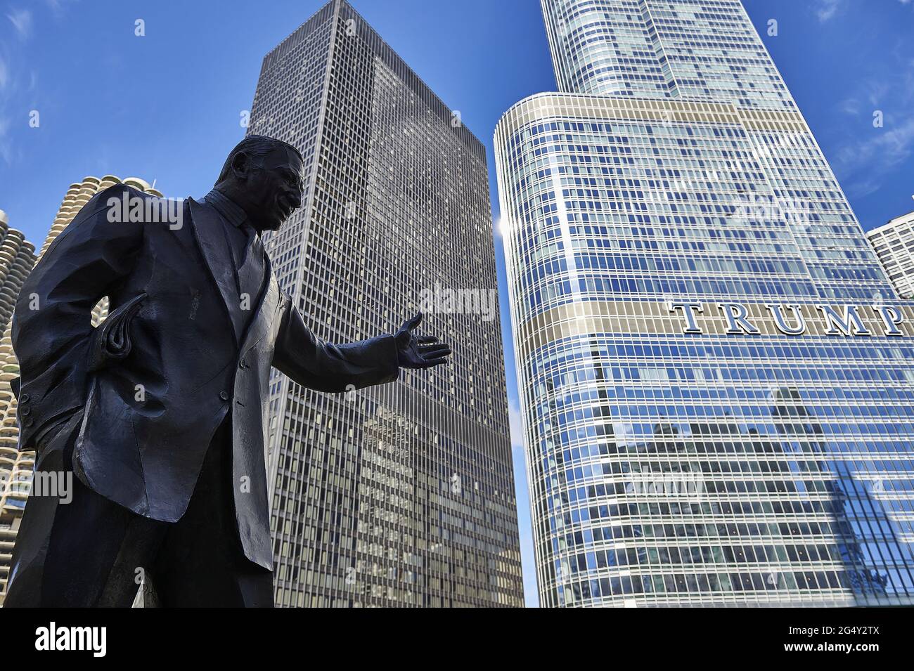 United States, Illinois, Chicago: statue of Irving Kupcinet nicknamed ...