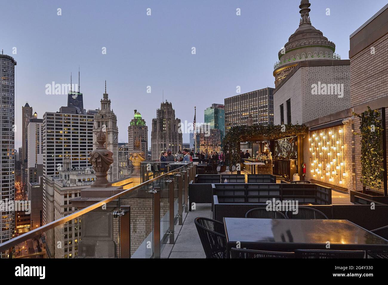 Chicago nightlife hi-res stock photography and images - Alamy