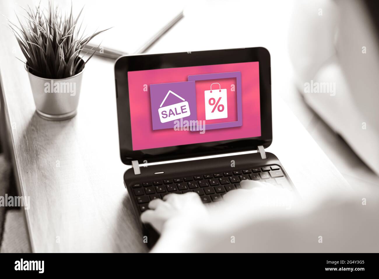 Laptop screen displaying a sale concept Stock Photo - Alamy