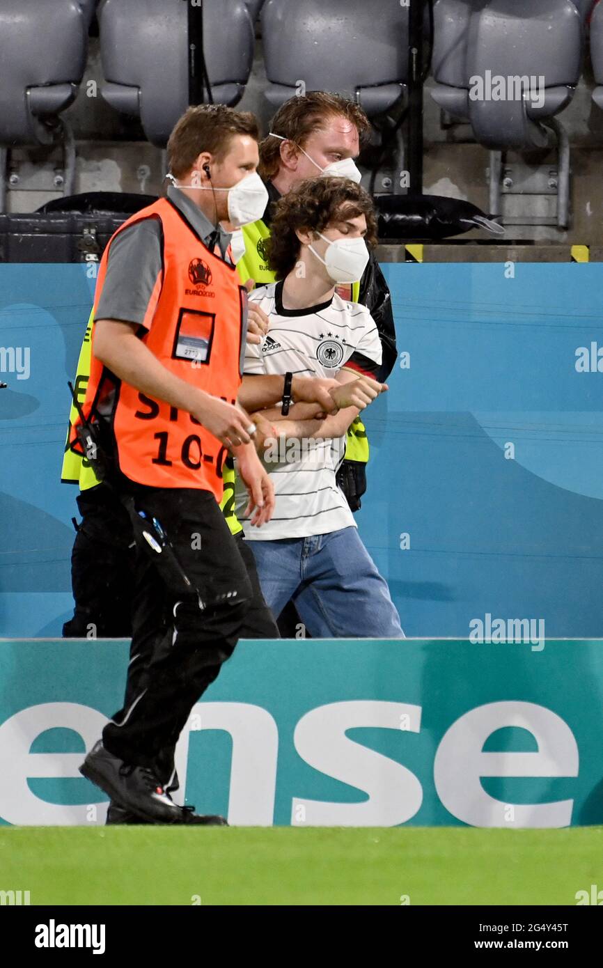 Streaker football hi-res stock photography and images - Alamy