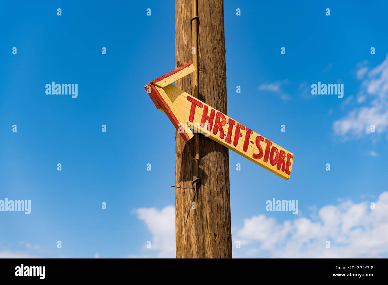 Shopping thrift store hi-res stock photography and images - Alamy
