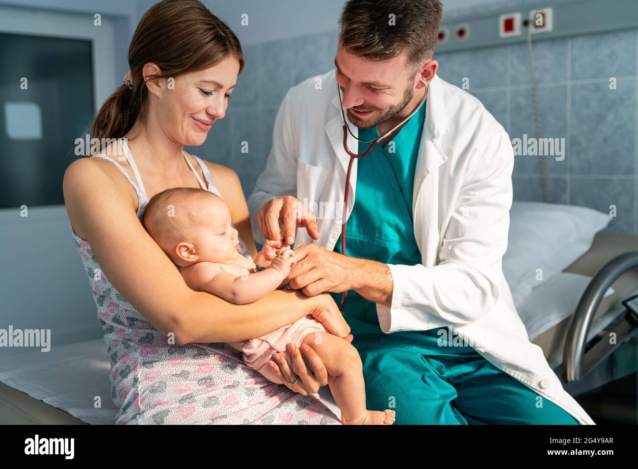 Baby at pediatrician hi-res stock photography and images - Alamy