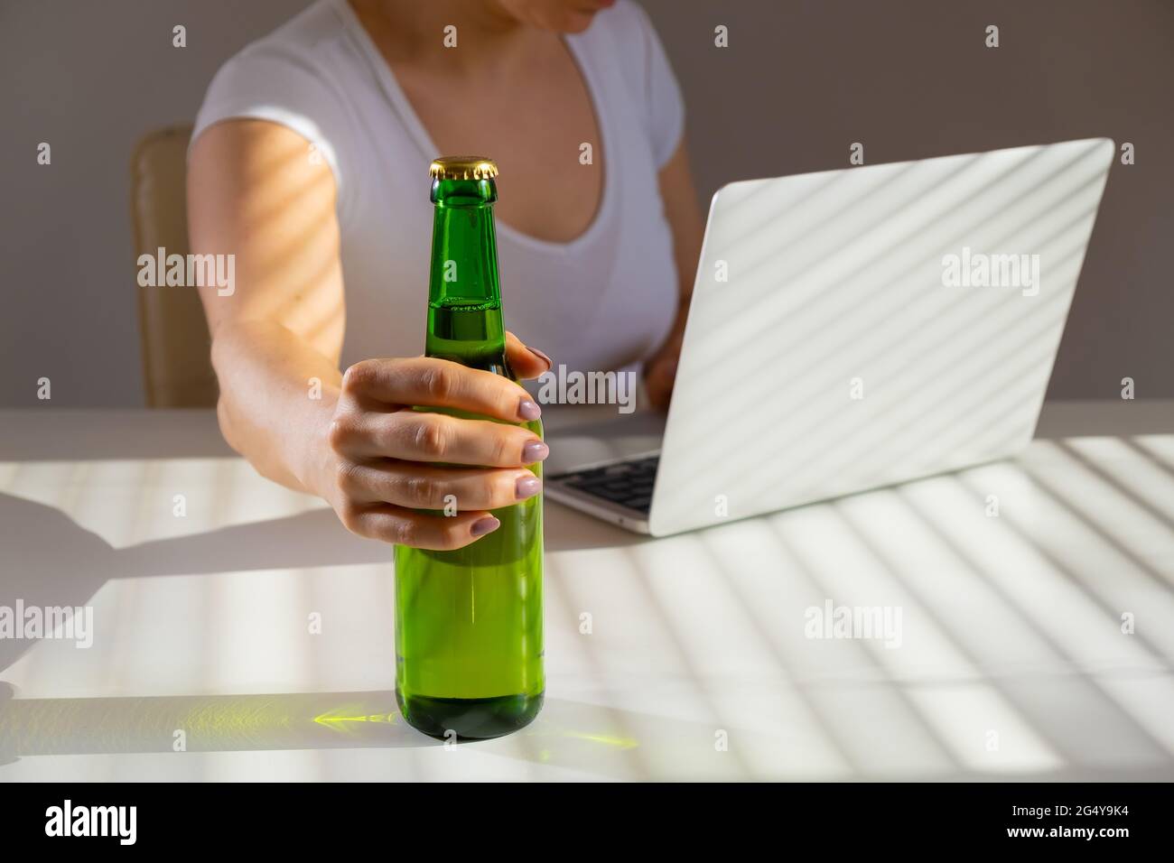 Drunk student laptop hi-res stock photography and images - Alamy