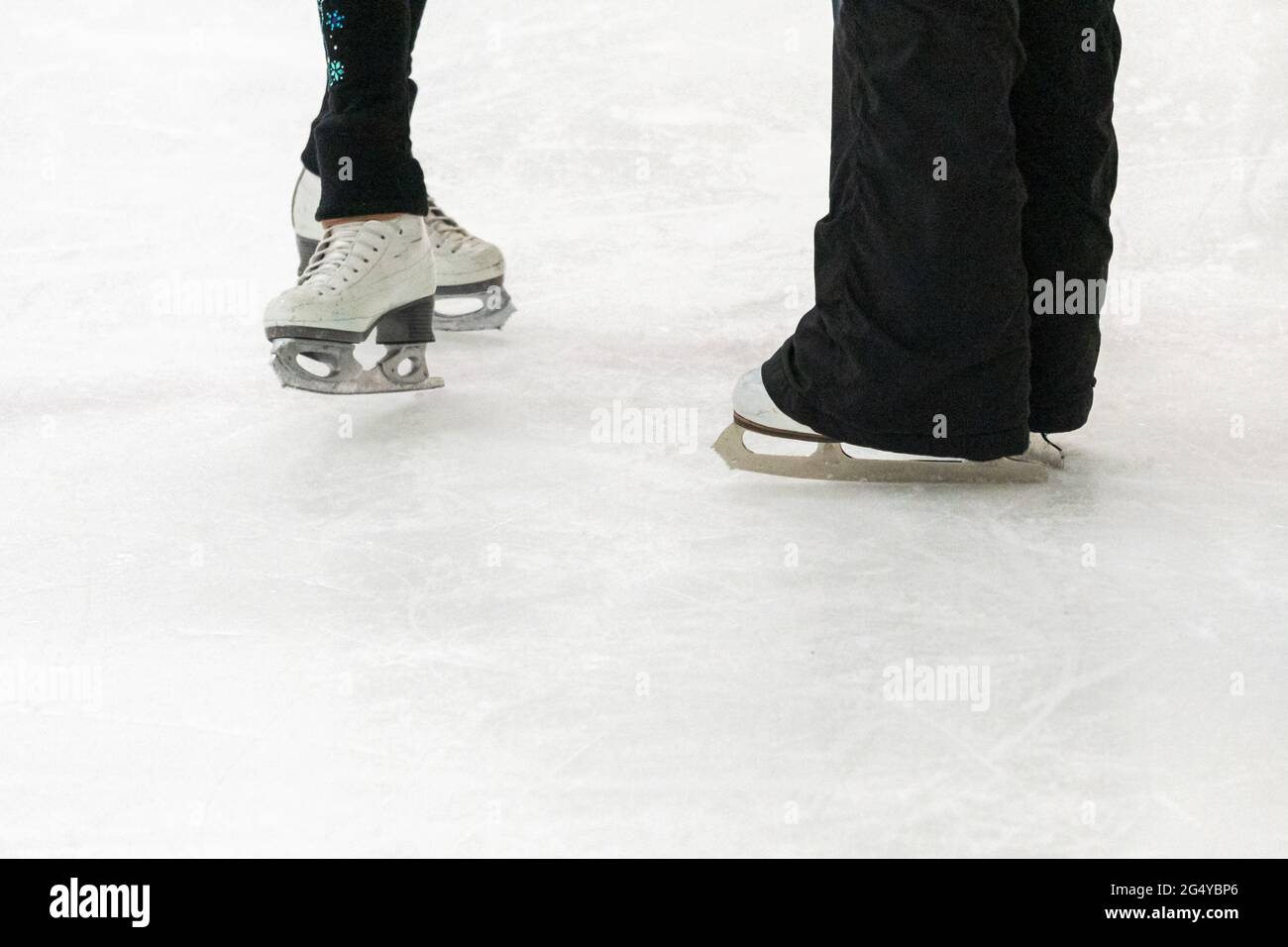 View of a figure skater and her coach feet at the figure skating ...