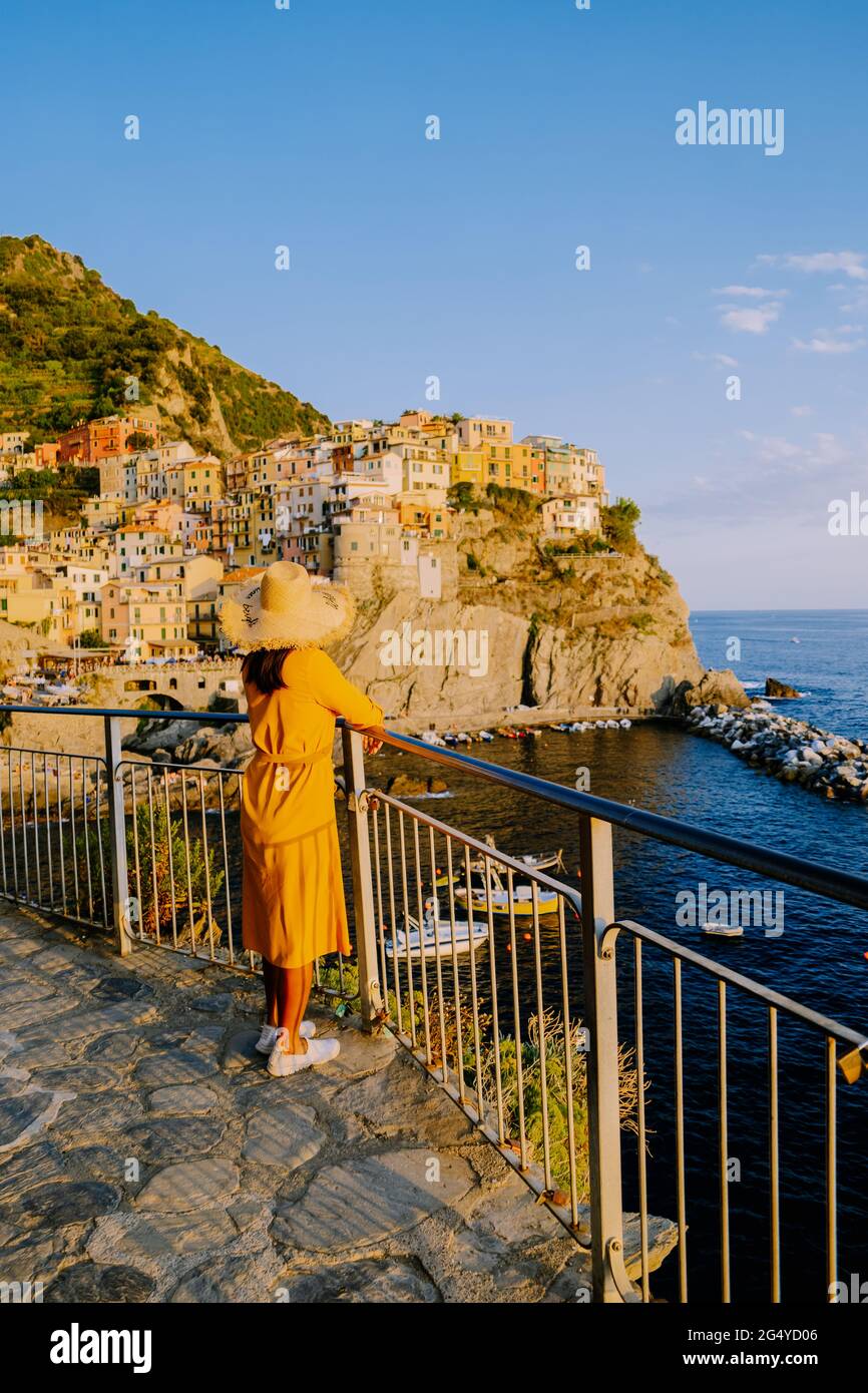 Colors of Italy Manarola village, Italy colorful coast Manarola Cinque ...