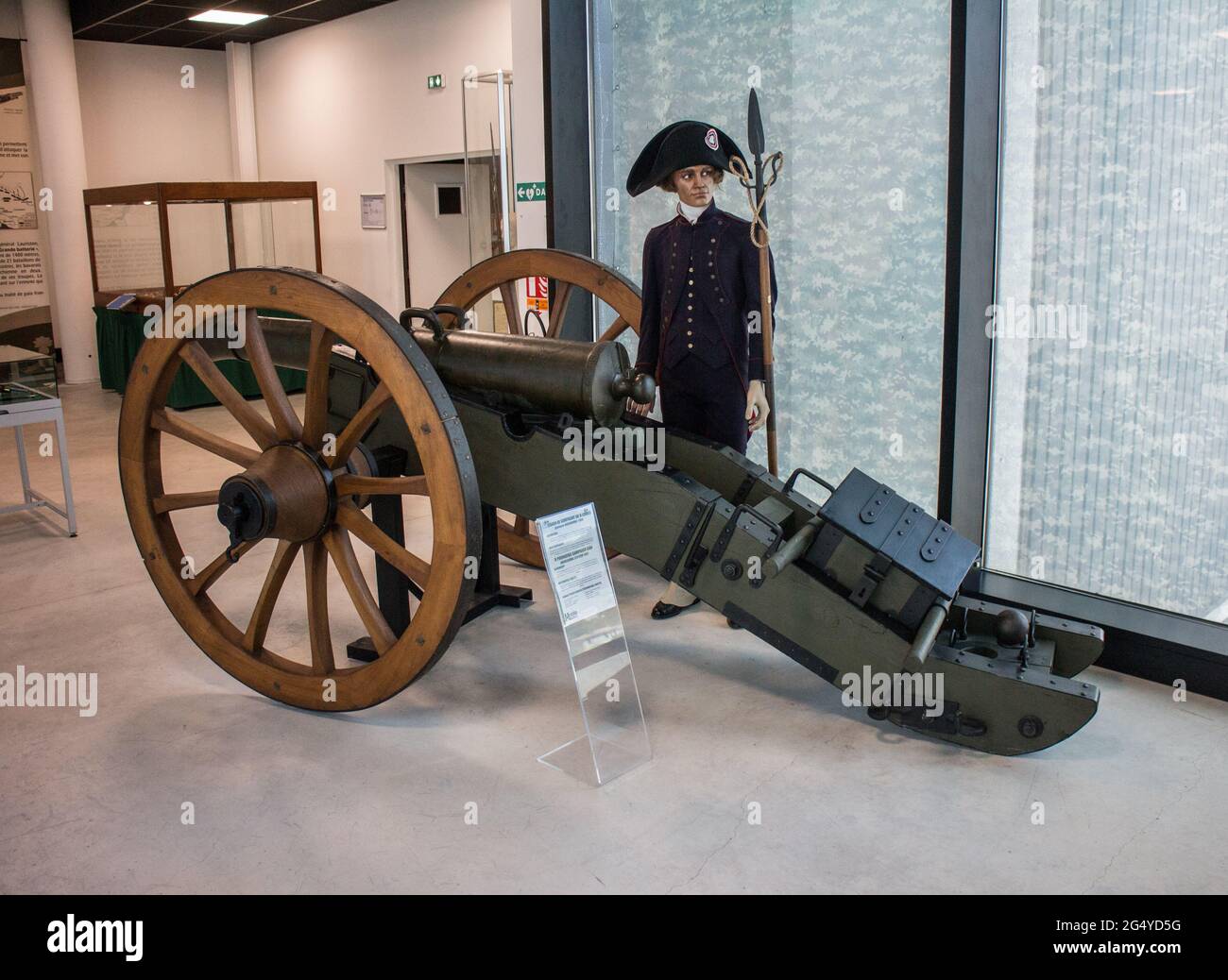 Musée de l'Artillerie - Draguignan (Var,France) 8 pounder campain gun ...