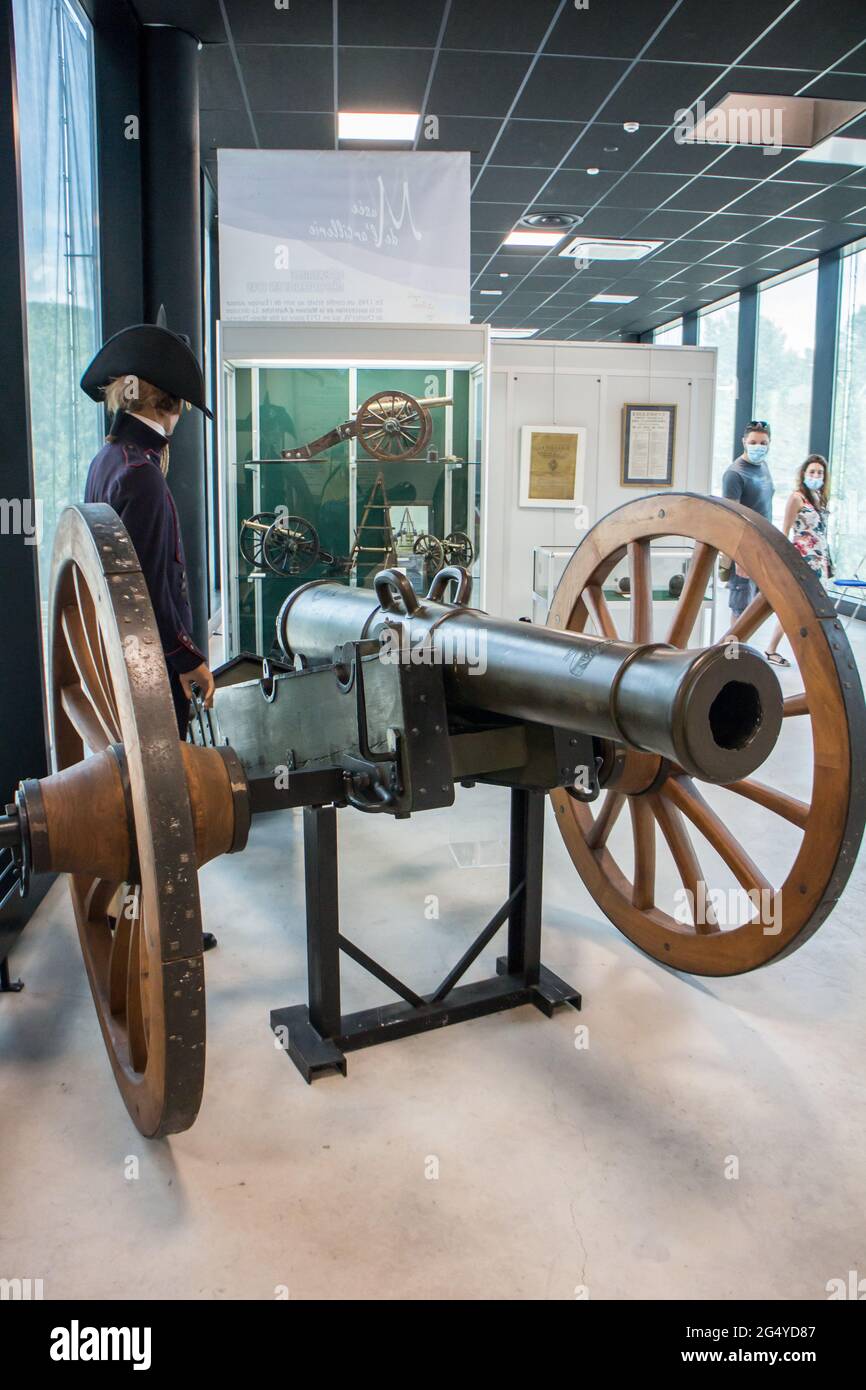 Musée de l'Artillerie - Draguignan (Var,France) 8 pounder campain gun ...