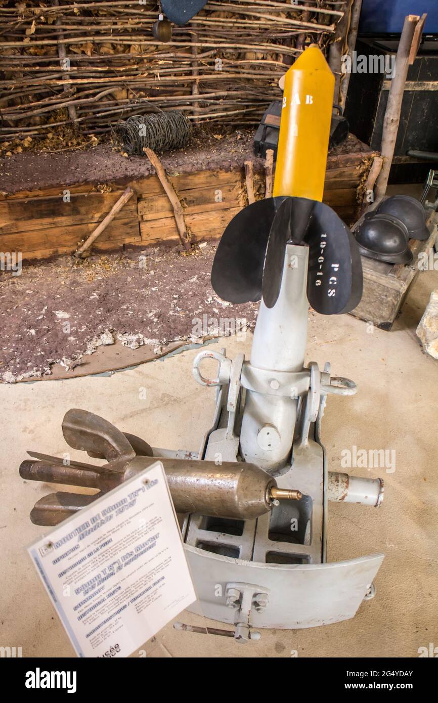 58mm mortar hi-res stock photography and images - Alamy