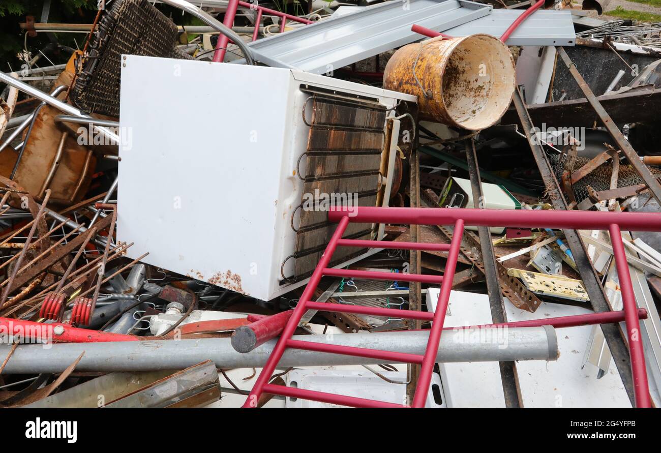 metal and ferrous material In the large recycler landfill to recover ...