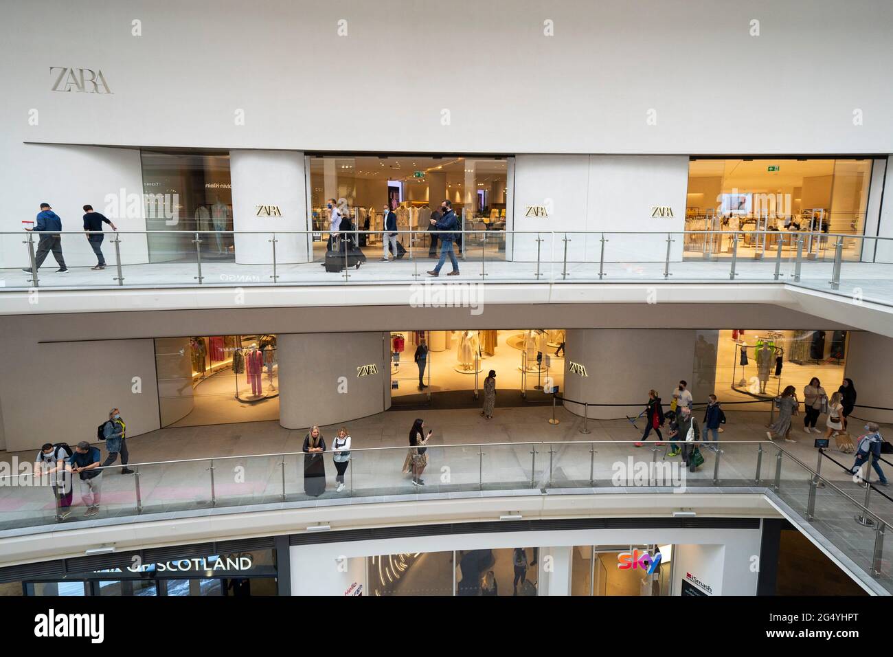 Zara Store Uk High Resolution Stock Photography and Images - Alamy