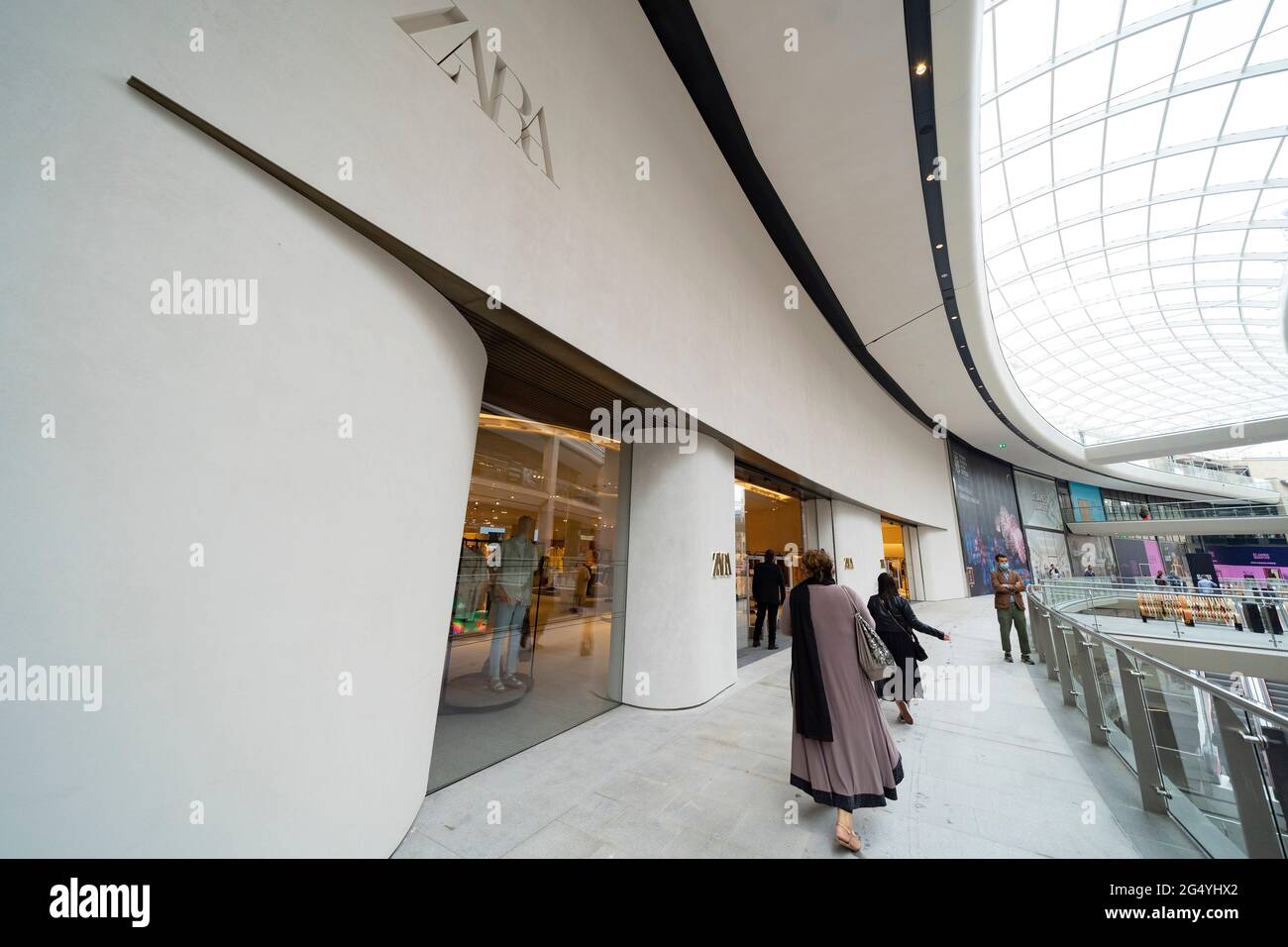 Zara Store Uk High Resolution Stock Photography and Images - Alamy
