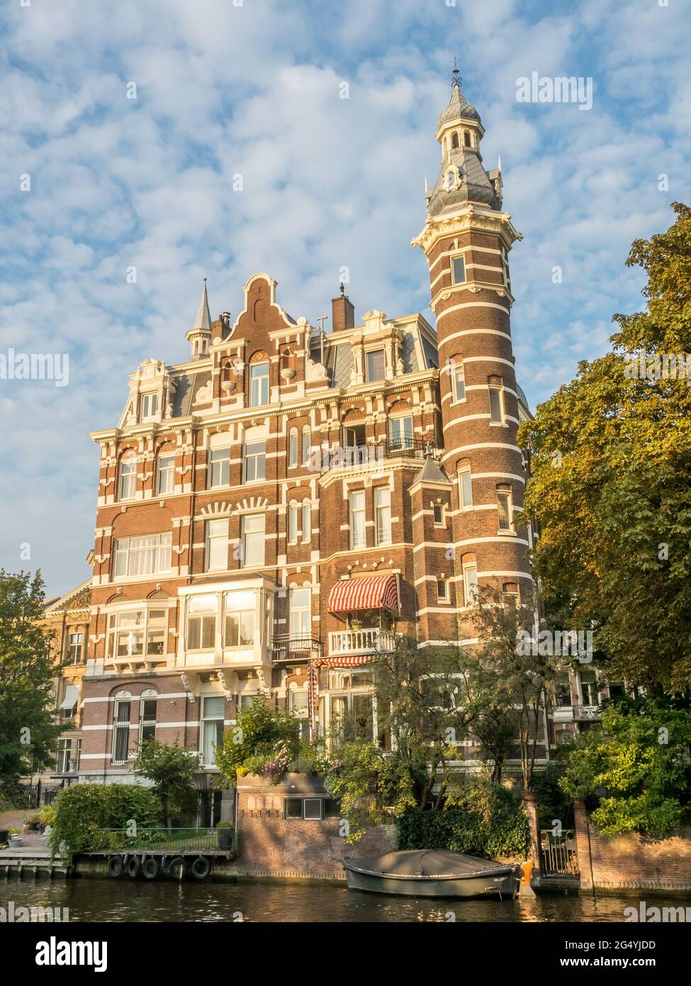 Residential designed building in Amsterdam, Netherlands Stock Photo - Alamy