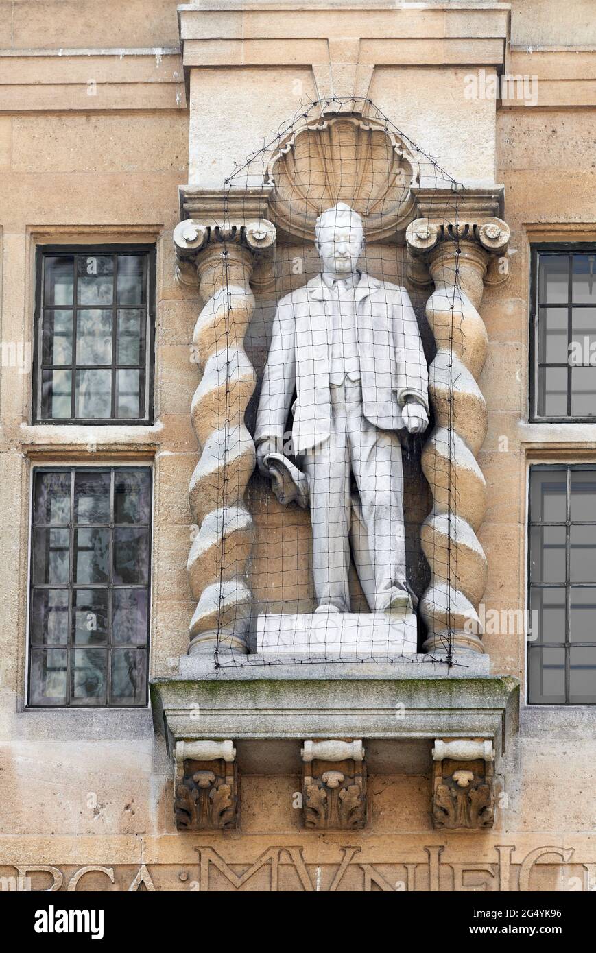 Statue of Cecil Rhodes on an outside wall of Oriel college, Oxford university, England Stock ...
