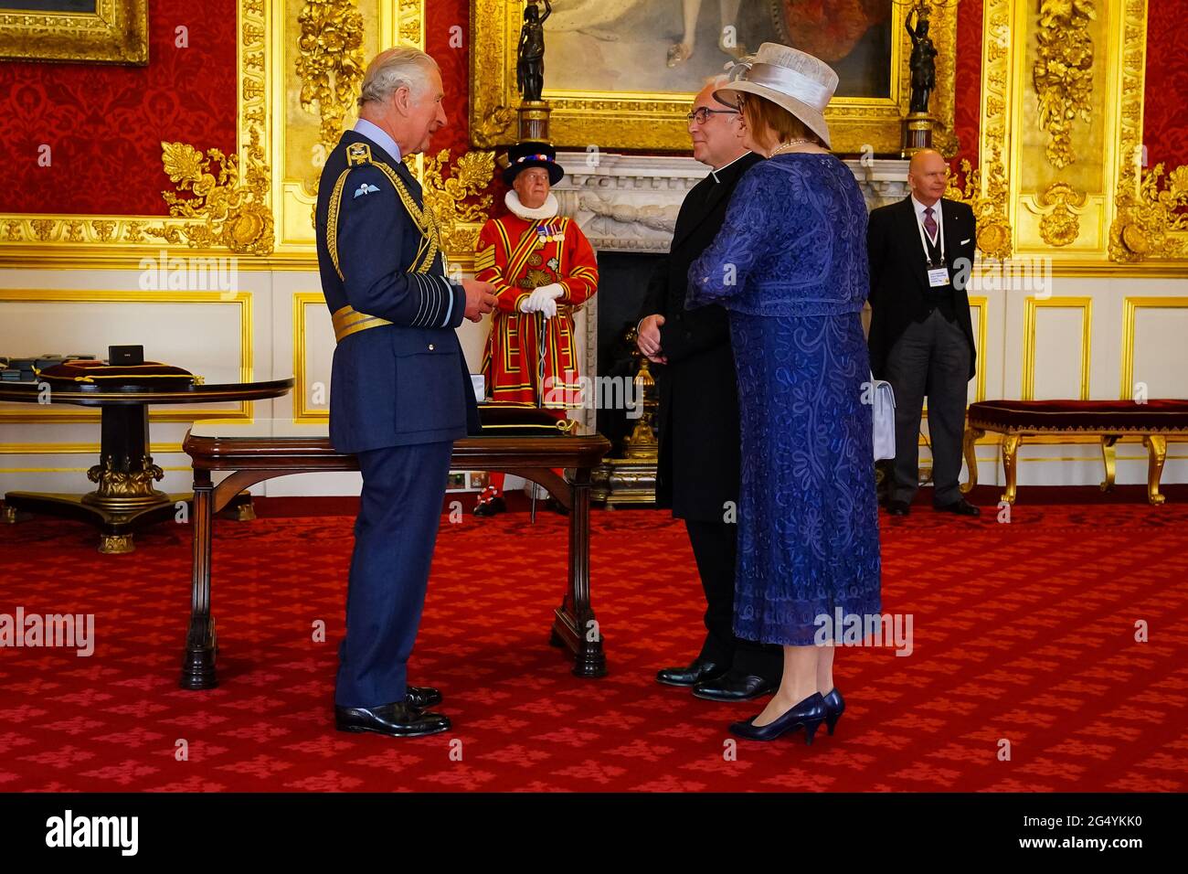 The very reverend dr david hoyle hi-res stock photography and images ...