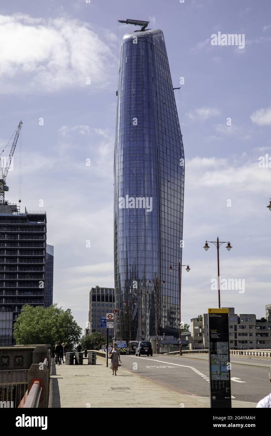 The boomerang london hi-res stock photography and images - Alamy
