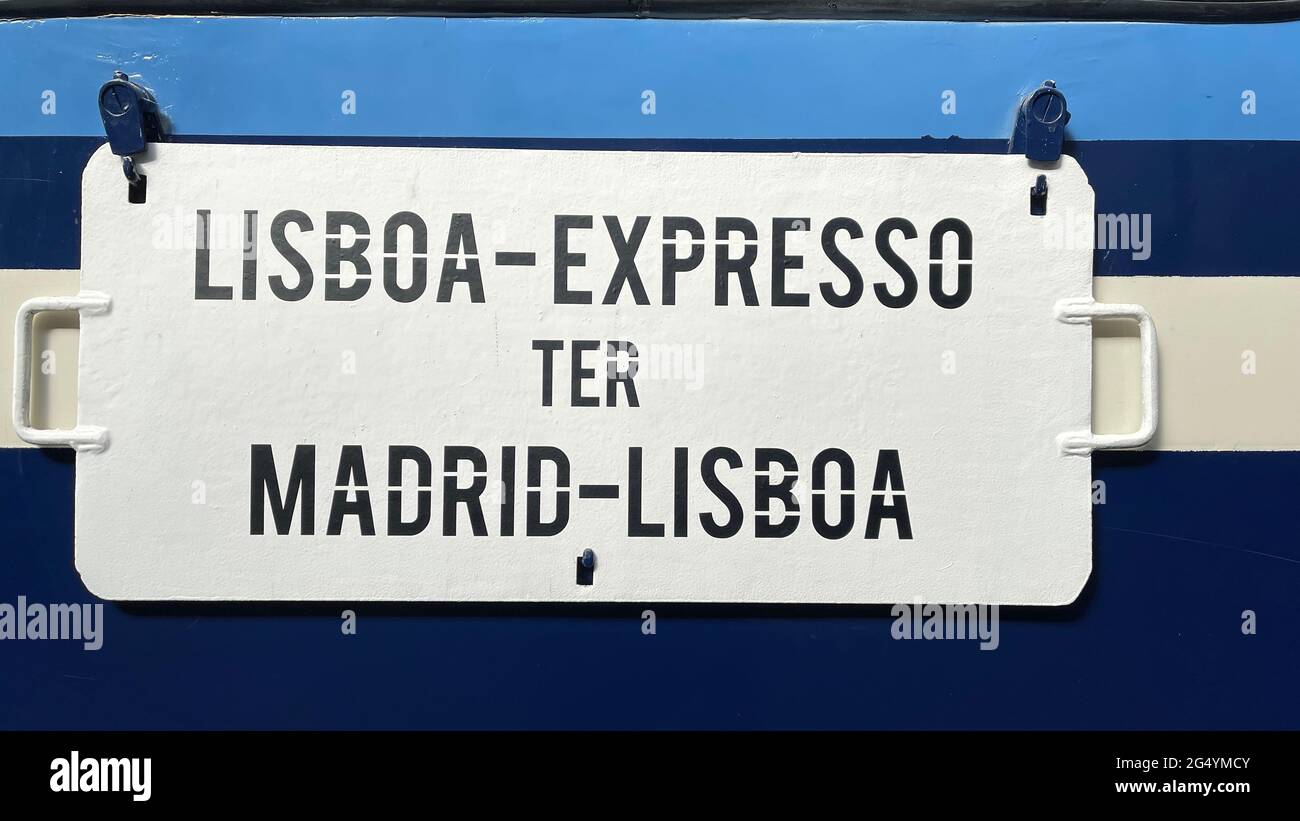 Letrero ferroviario hi-res stock photography and images - Alamy