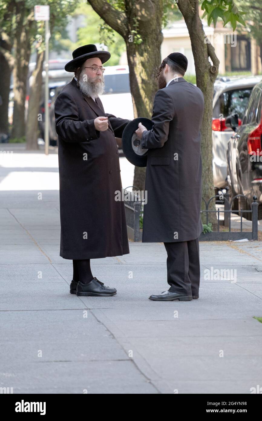 Orthodox clothing hi-res stock photography and images - Alamy