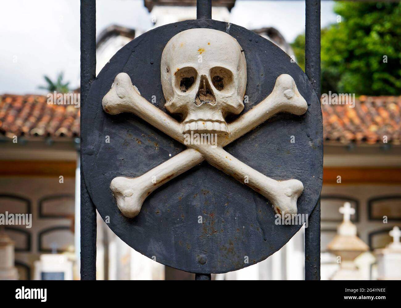 Gothic gate to cemetery hi-res stock photography and images - Alamy