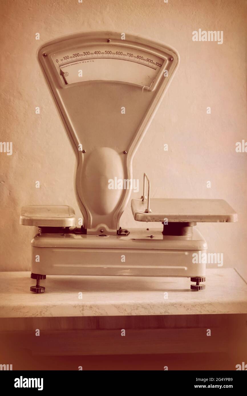 Old grocery store scales hi-res stock photography and images - Alamy