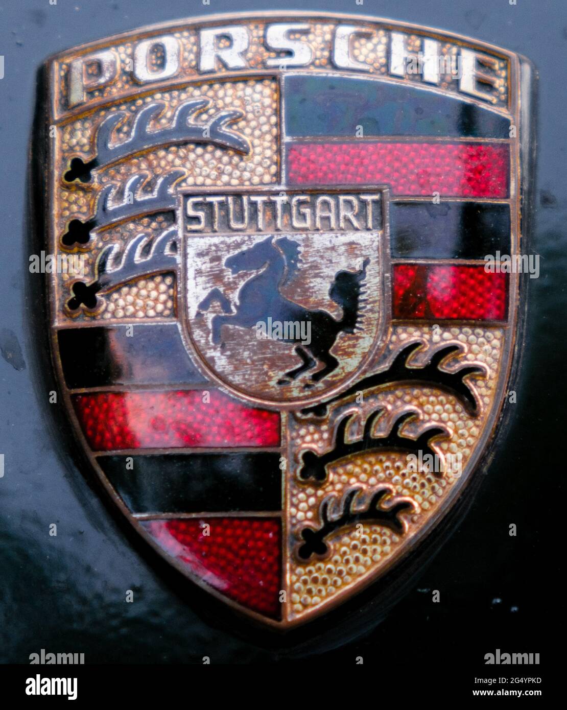 Porsche emblem hi-res stock photography and images - Alamy