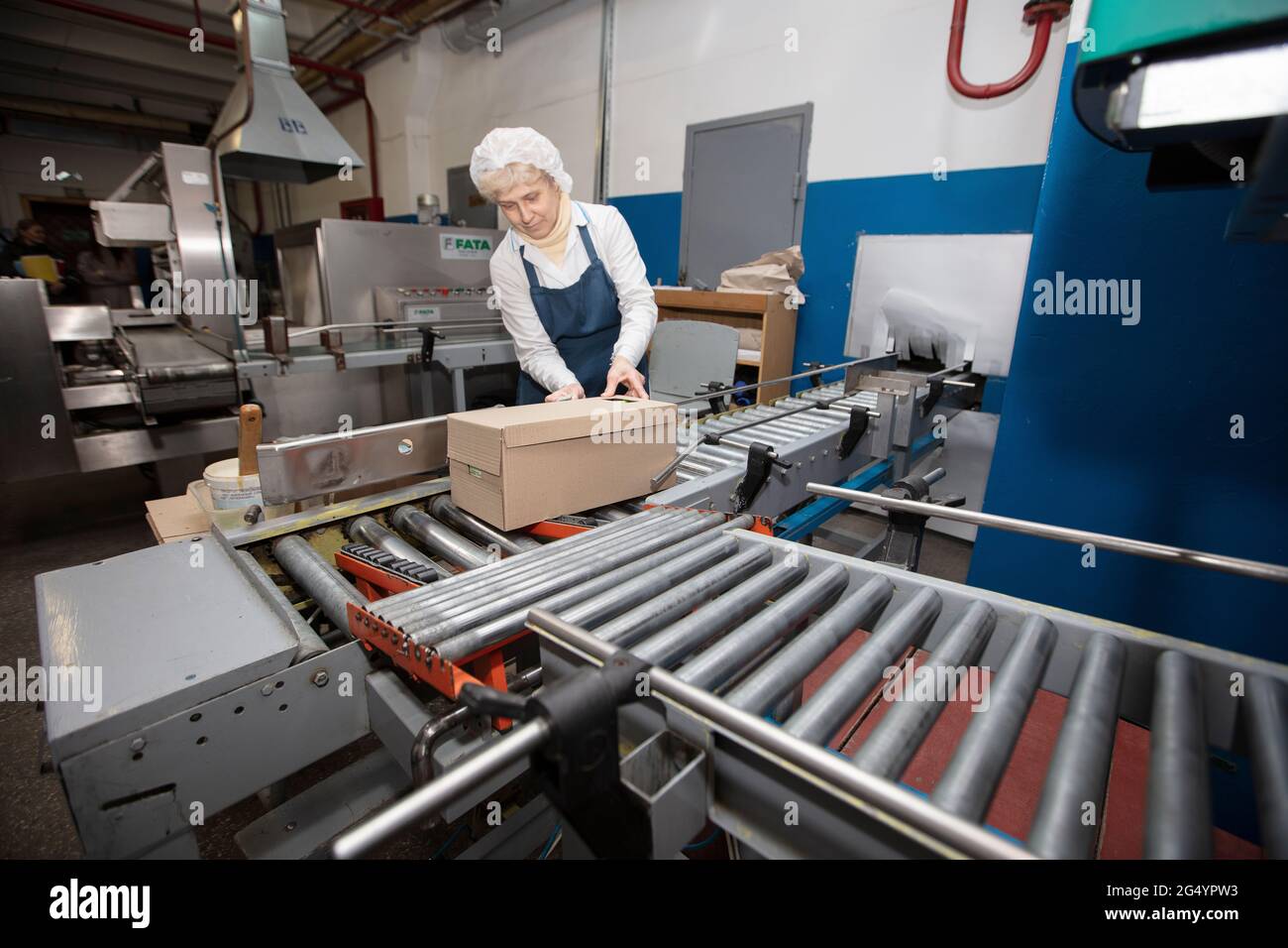 A woman working on an industrial packaging line Stock Photo - Alamy