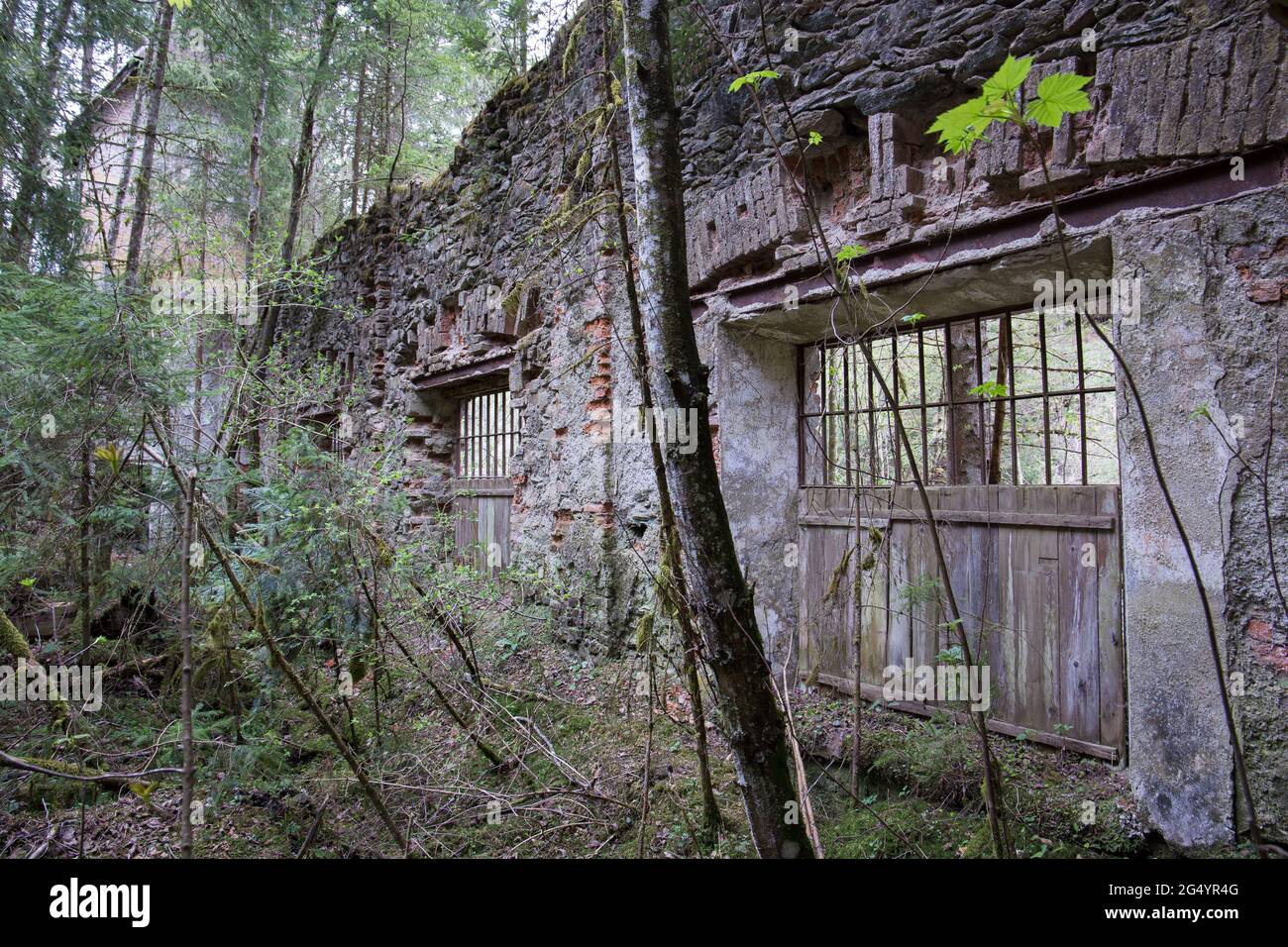 Forgotten old building hi-res stock photography and images - Alamy