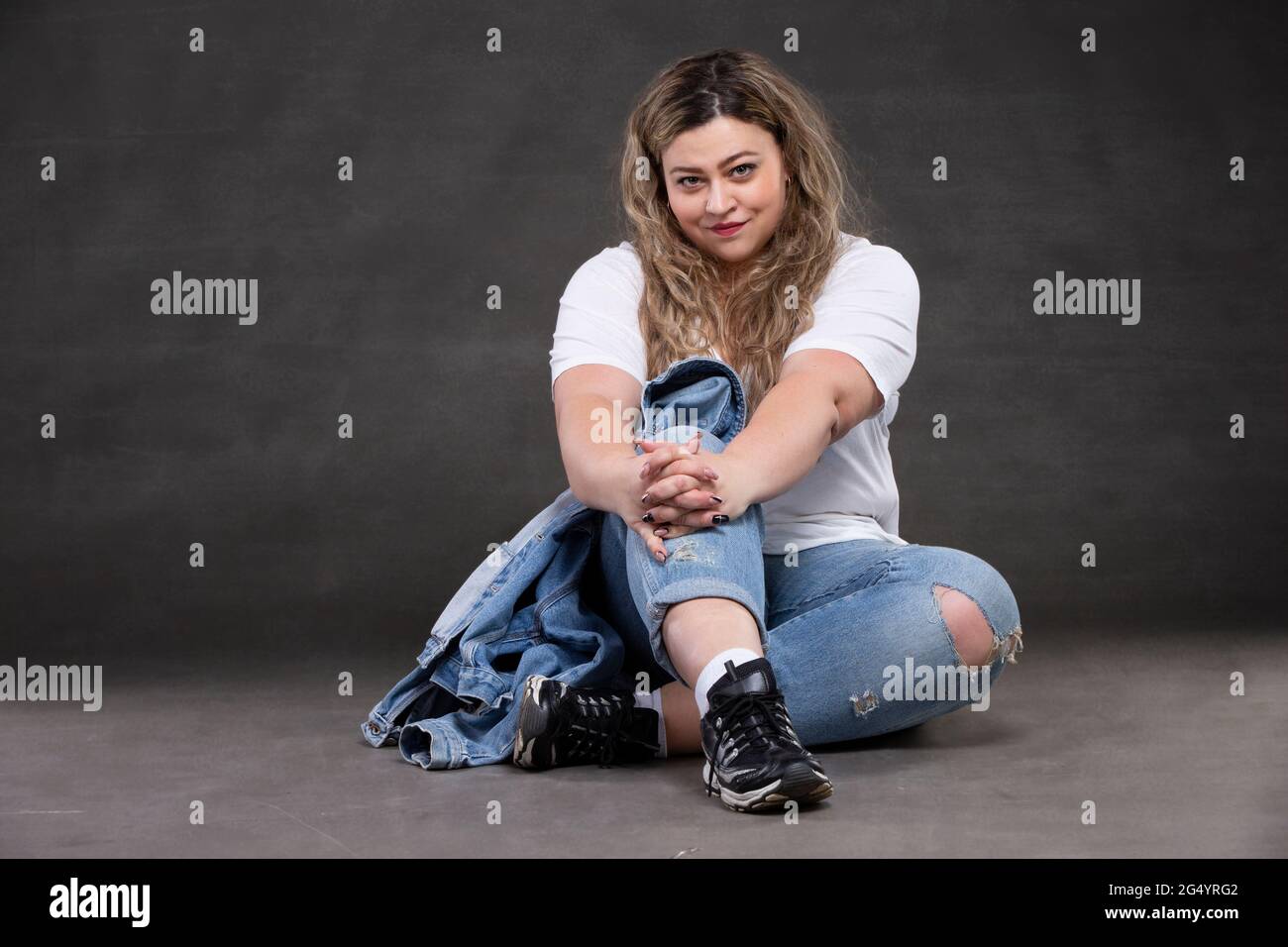 Plus size model jeans hi-res stock photography and images - Alamy