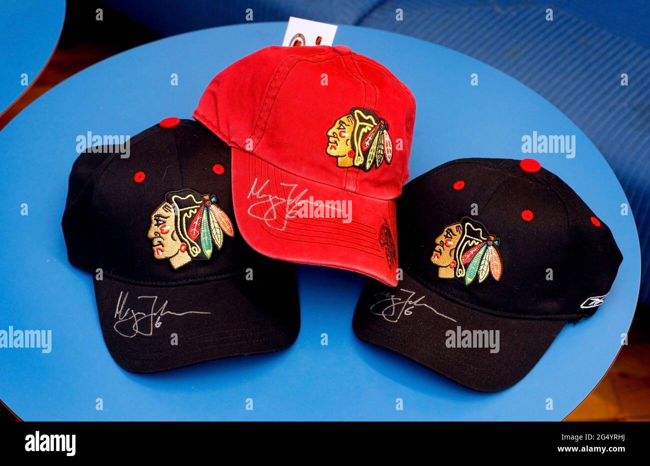 Chicago blackhawks symbol hi-res stock photography and images - Alamy