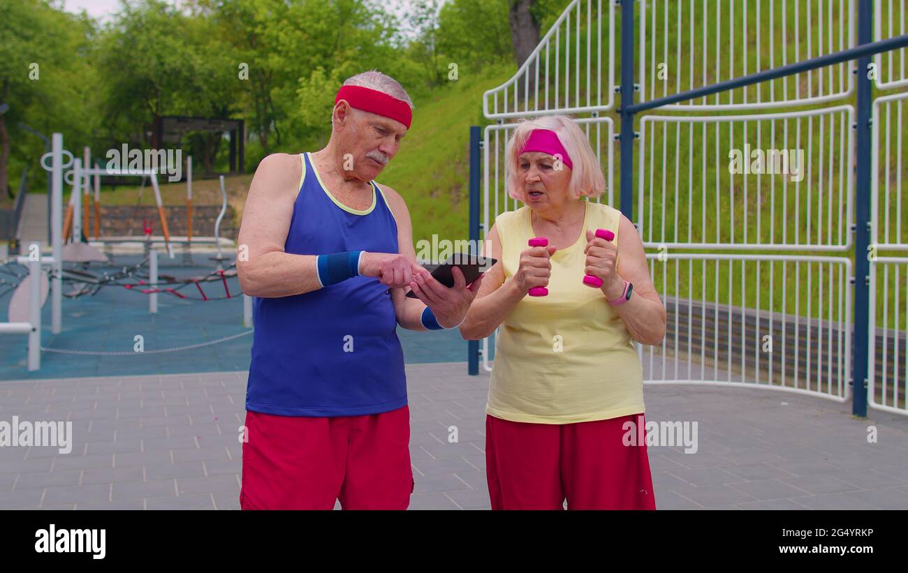 Senior man grandfather coach teaching grandmother with sport ...