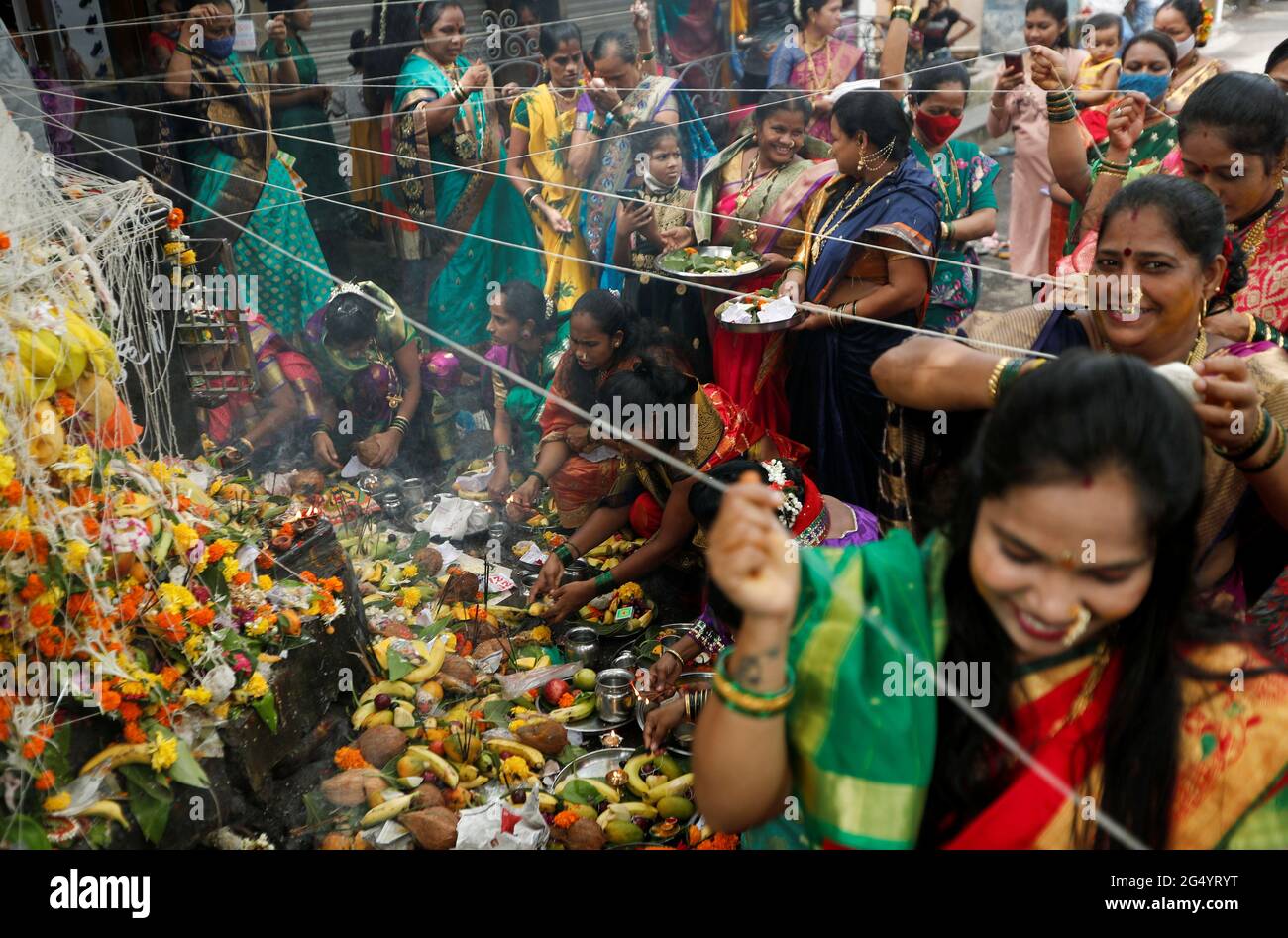 Vat purnima india hi-res stock photography and images - Alamy