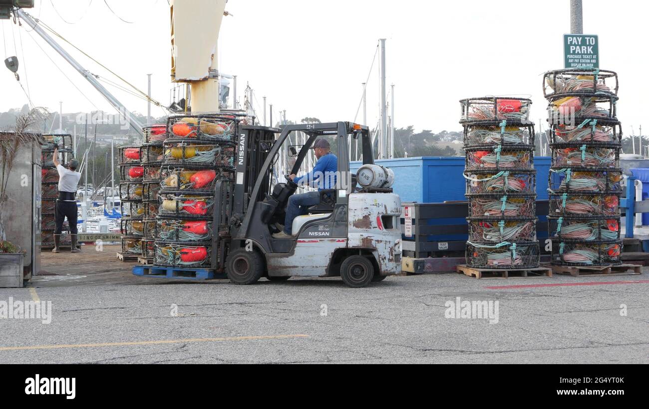 Ship wharf workers hi-res stock photography and images - Alamy