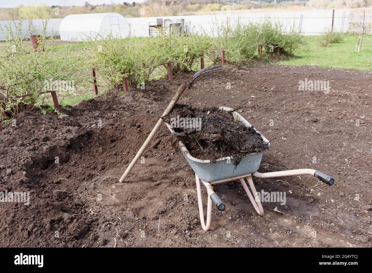 Manure garden hi-res stock photography and images - Alamy