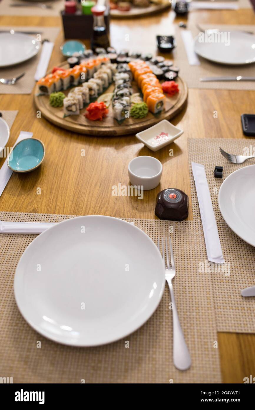 Hand signal and restaurant hi-res stock photography and images - Alamy