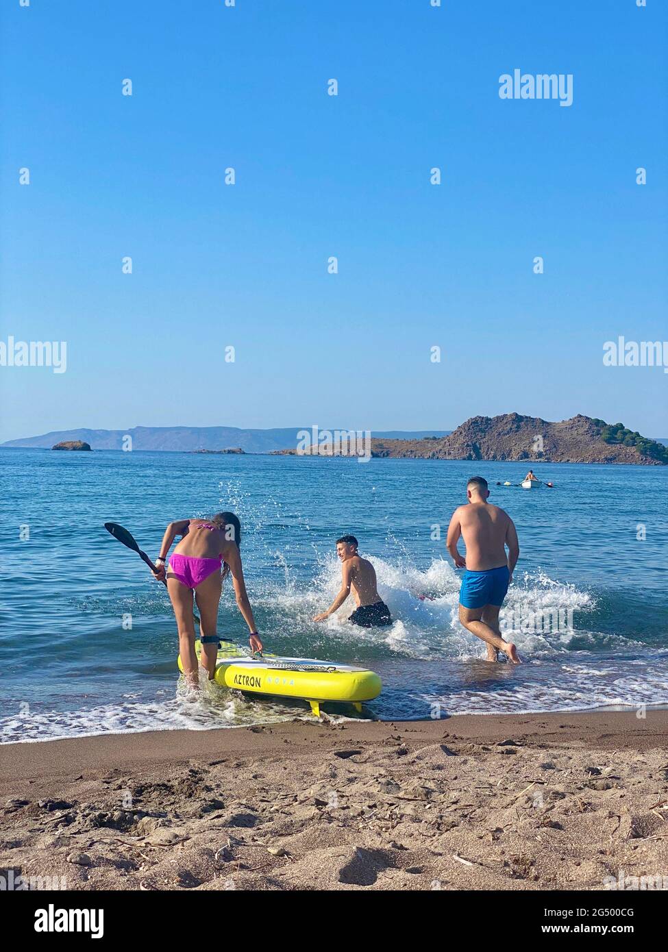 Women in bikini outdoor hi-res stock photography and images - Alamy