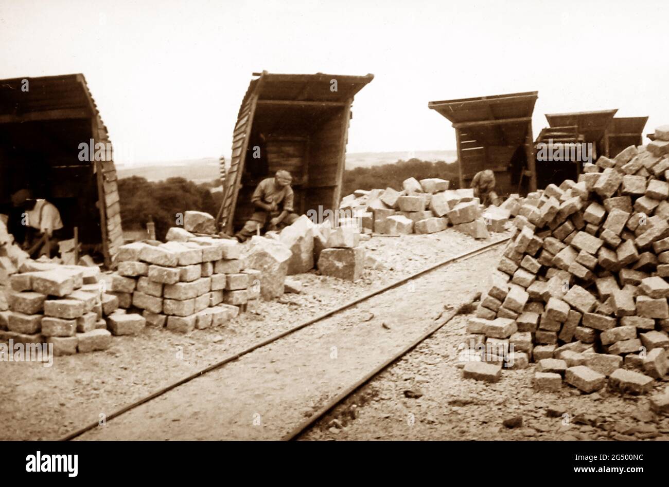 Cutting setts, Rubislaw Quarry early 1900s Stock Photo - Alamy