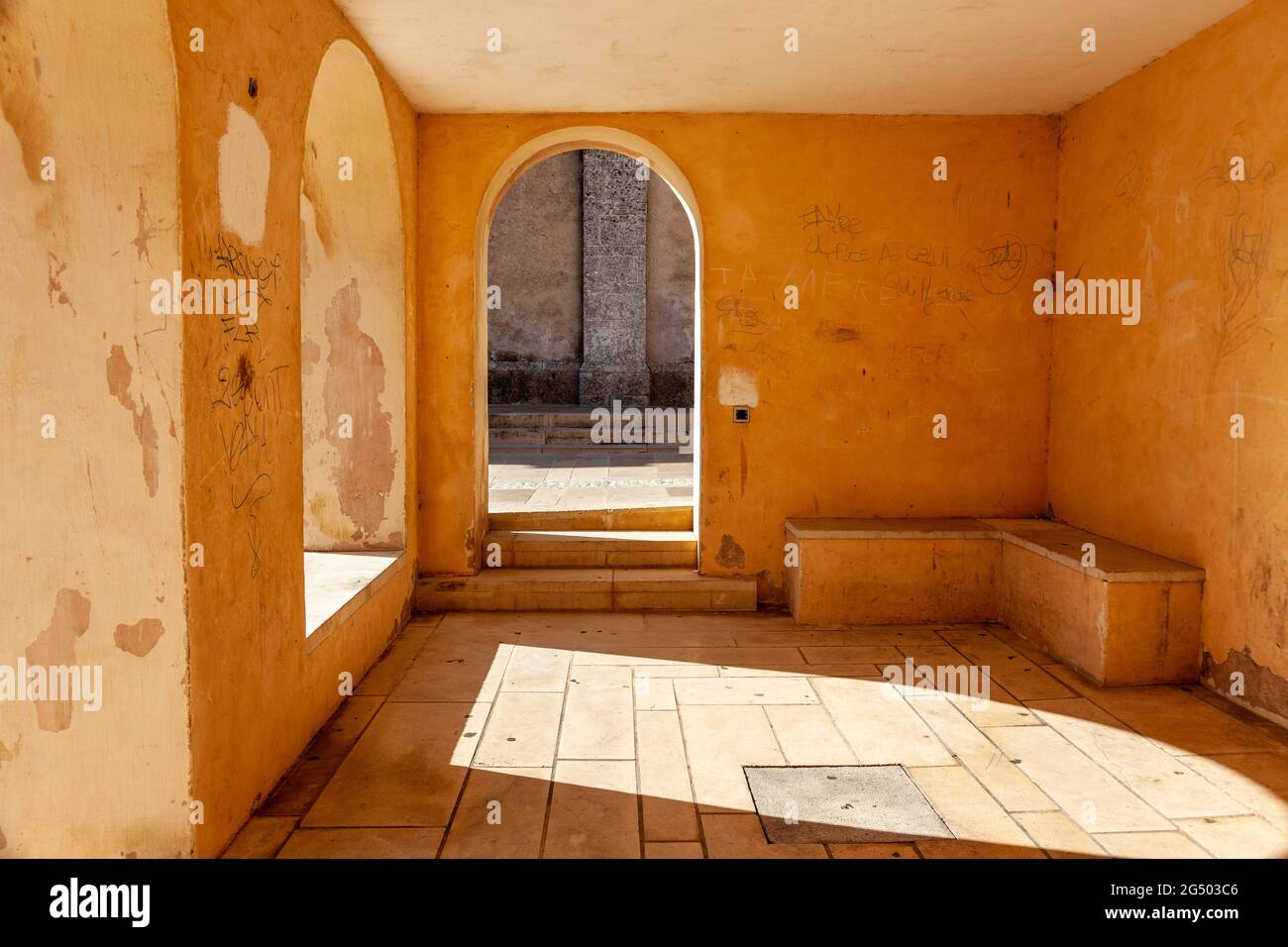 Arched gallery with a staircase hi-res stock photography and images - Alamy