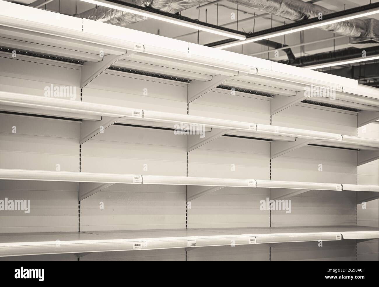empty new rack shelves in hypermarket Stock Photo - Alamy