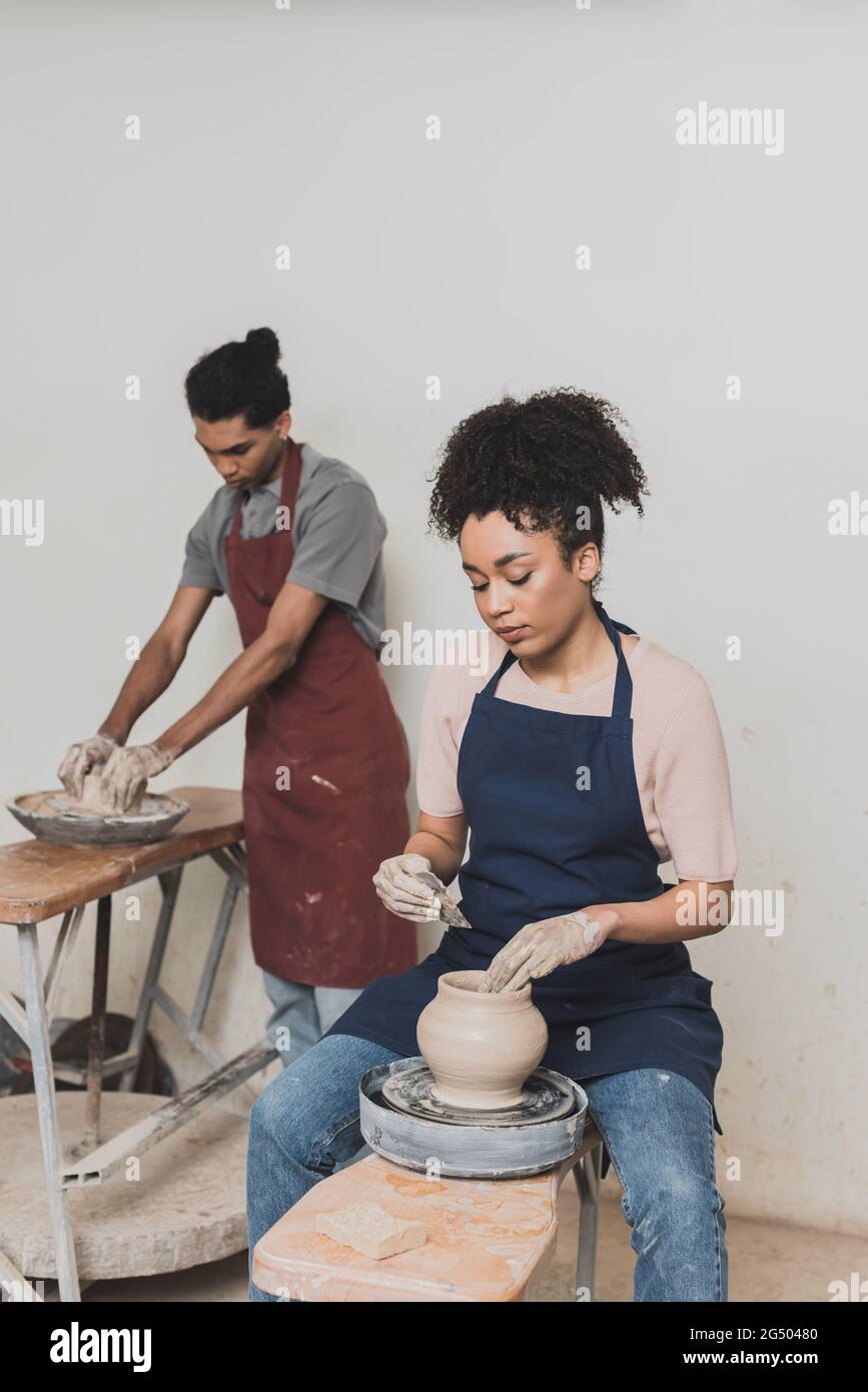 African making clay pots hi-res stock photography and images - Alamy