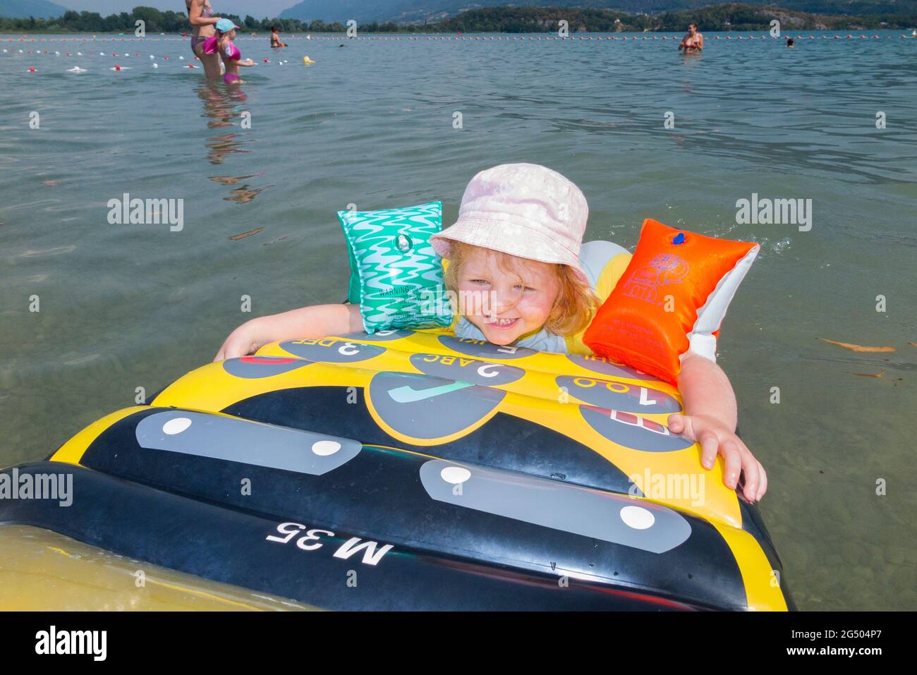 4 year old girl arm hi-res stock photography and images - Alamy