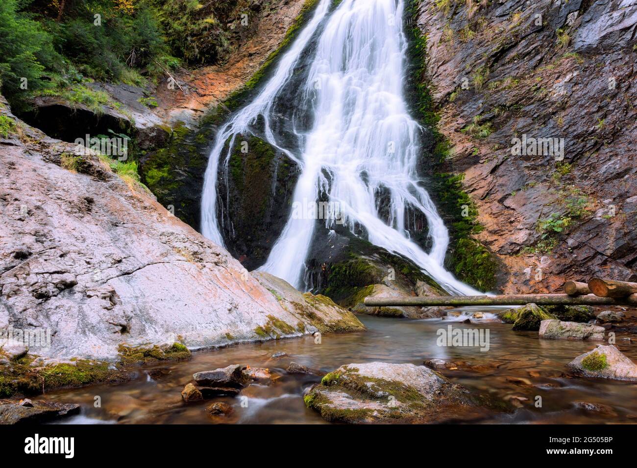 Valul miresei waterfall hi-res stock photography and images - Alamy