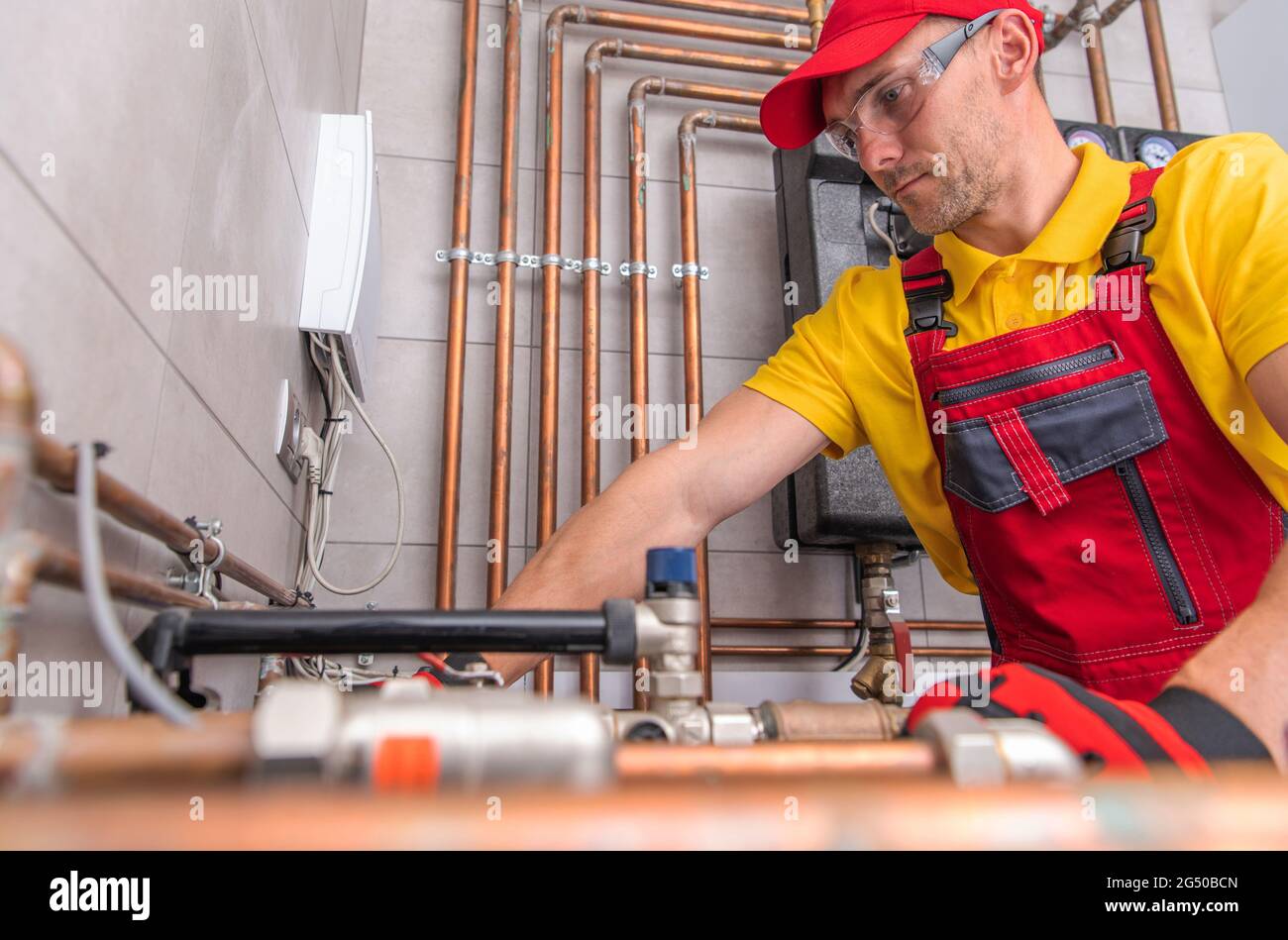 Gas and water installer hi-res stock photography and images - Alamy