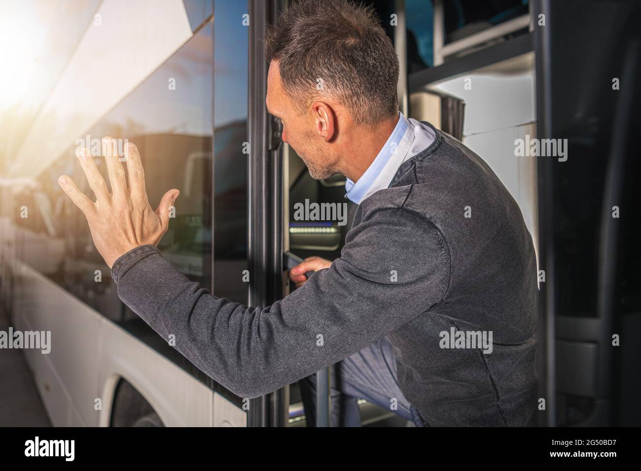 Hand waving goodbye hi-res stock photography and images - Alamy