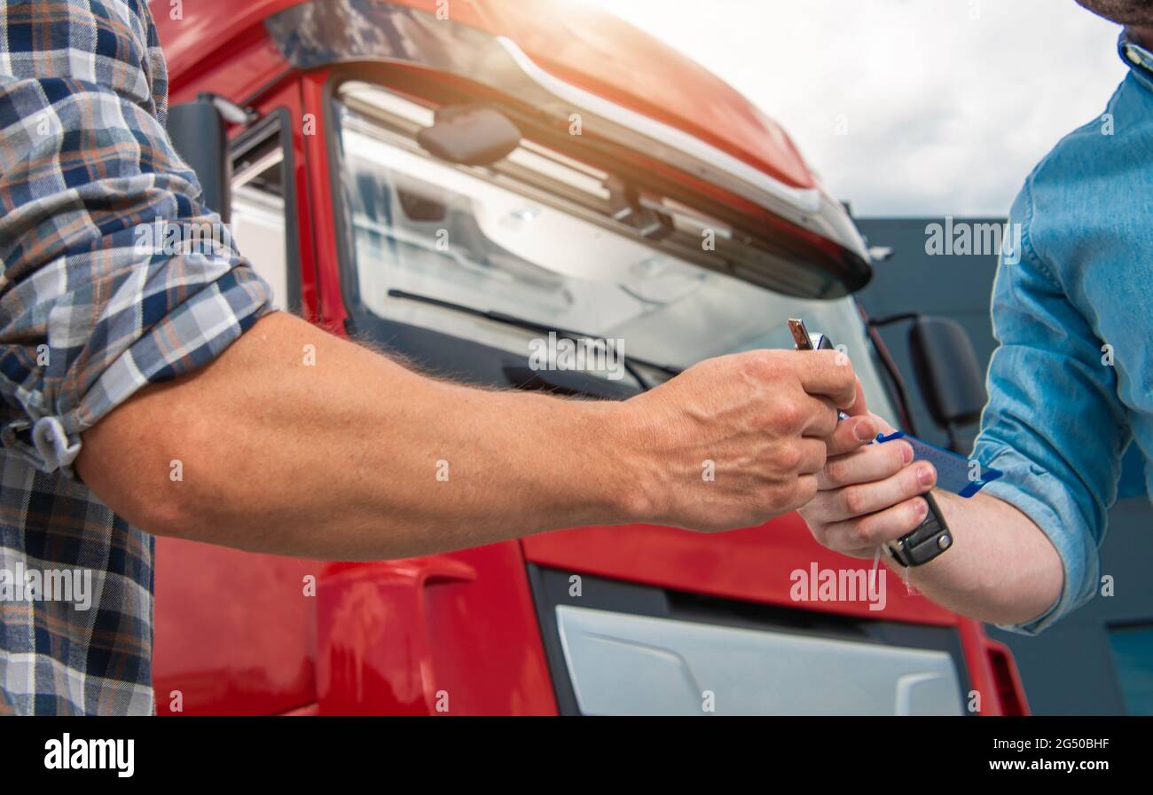Transfer truck hi-res stock photography and images - Alamy