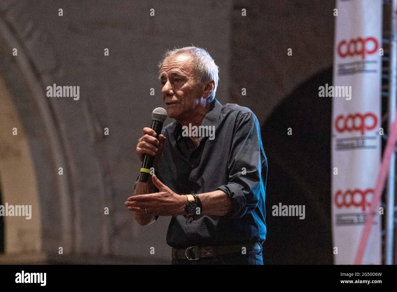 Roberto Vecchioni durante Roberto Vecchioni intervistato da Simonetta ...