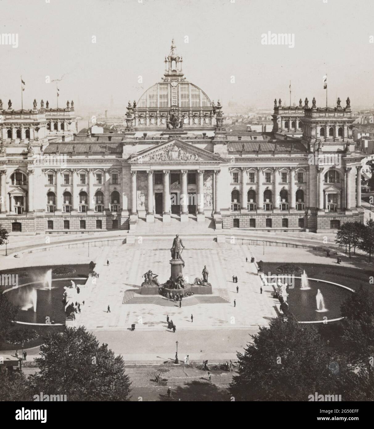 Vintage photo of old Berlin. The new Reichstag Building. Hall of the ...