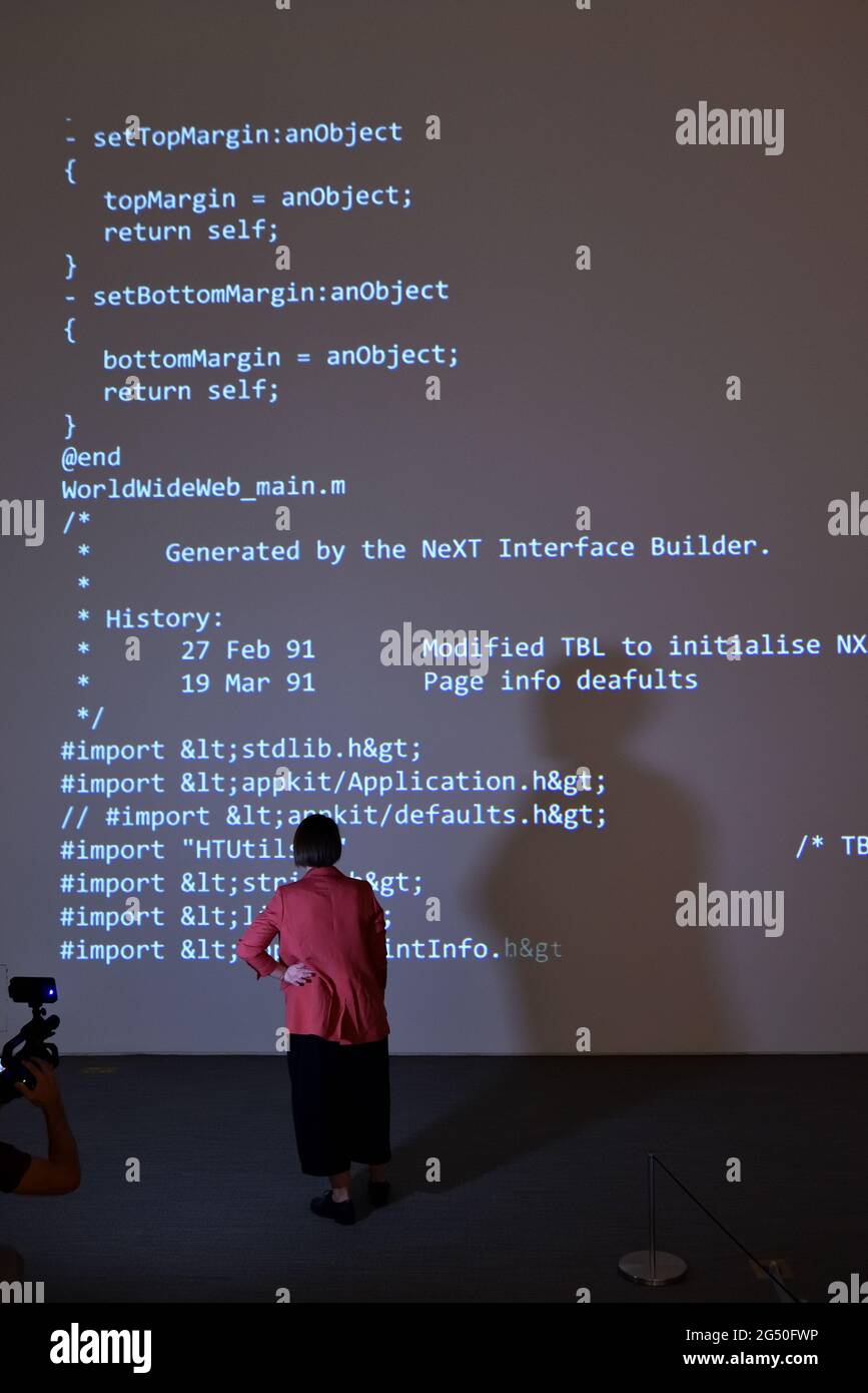 NY media preview of Sotheby's NFT auction of Sir Tim Berners-Lee Source ...