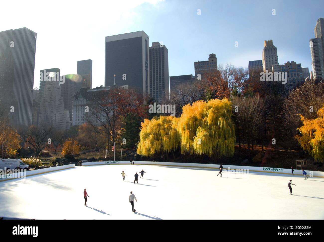 Ice rink central park hi-res stock photography and images - Alamy