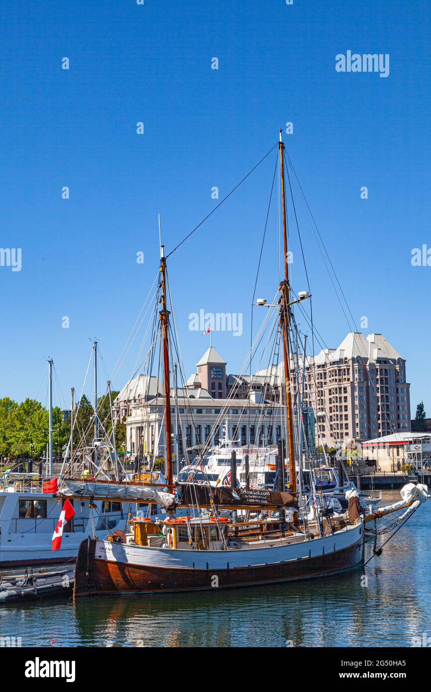 Traditional wooden ketch hi-res stock photography and images - Alamy