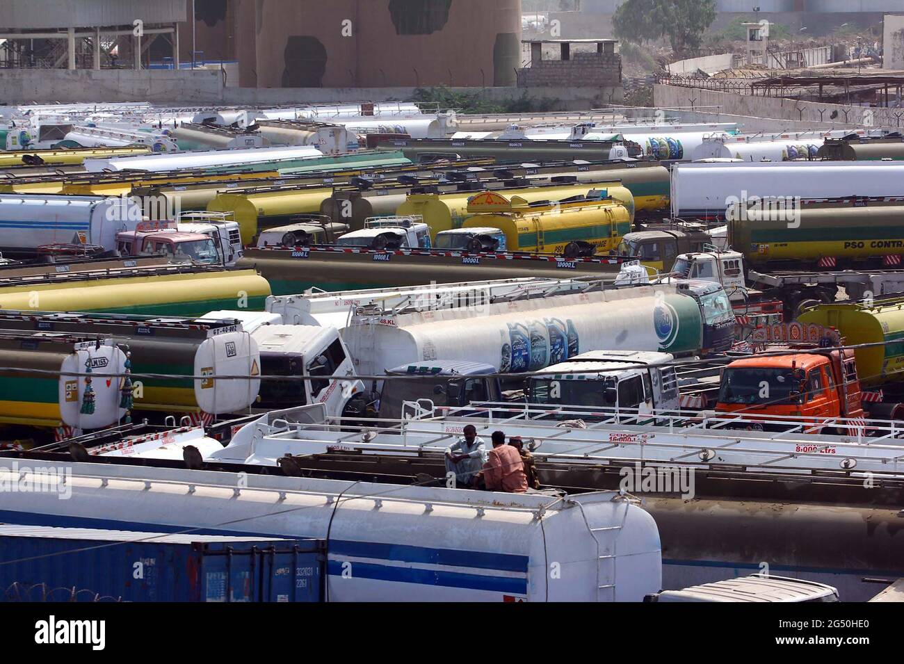 Oil tankers pakistan hi-res stock photography and images - Alamy