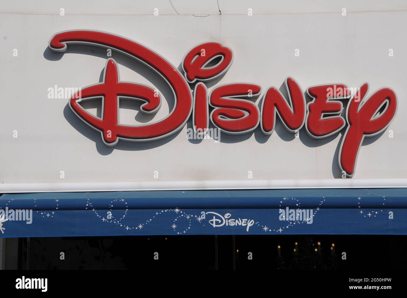 Copenhagen/Denmark 06.September 2018. Consumers at American Disney stoe ...